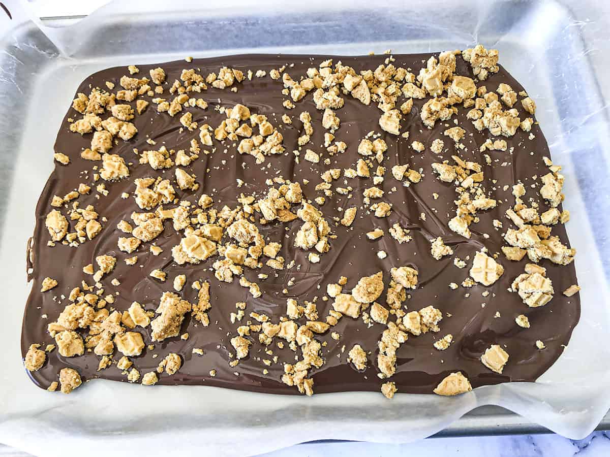 4 Ingredient Nutter Butter Candy Bark - EazyGrub