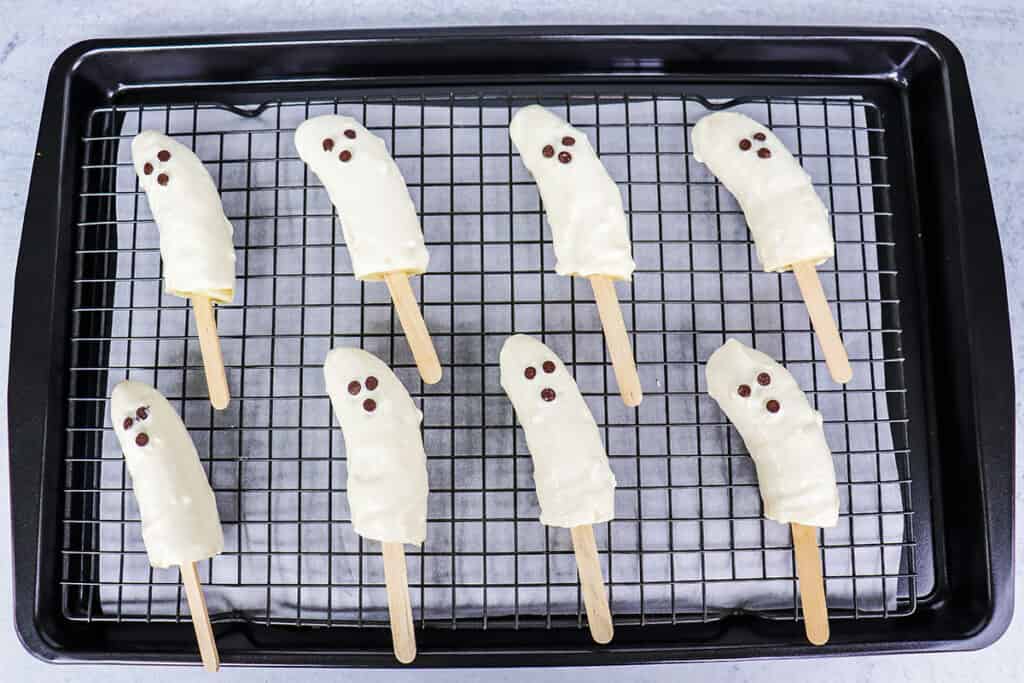3 Ingredient Halloween Ghost Pops - EazyGrub