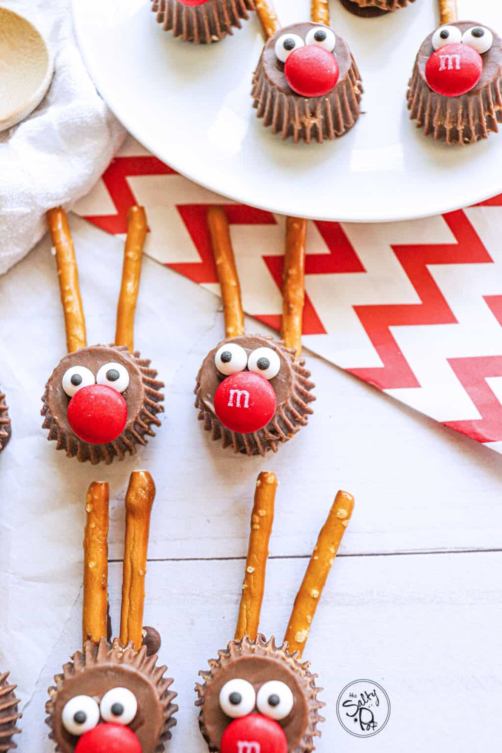Adorable 5 Ingredient Chocolate Rudolph Candy - EazyGrub