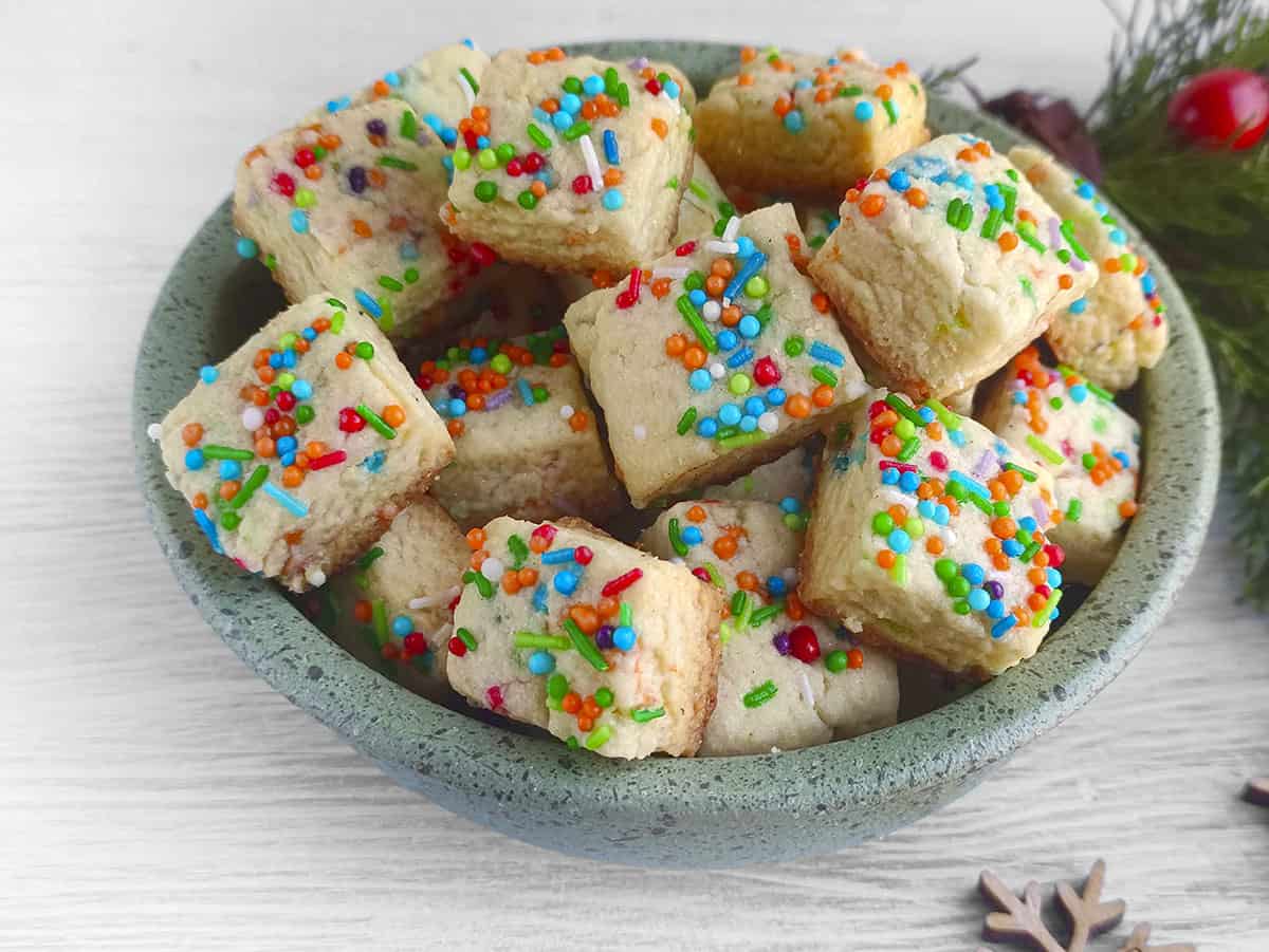 4 Ingredient Elf Cookie Bites - EazyGrub